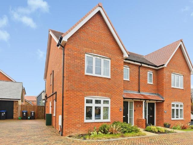 3 bedroom semi detached house for sale