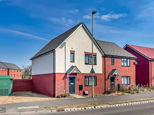 3 bedroom semi detached house for sale