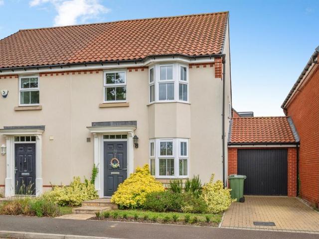 3 bedroom semi detached house for sale