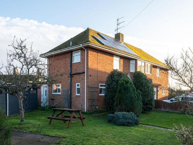 3 bedroom semi detached house for sale