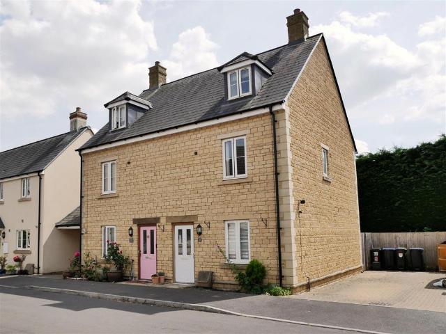 3 bedroom semi detached house for sale