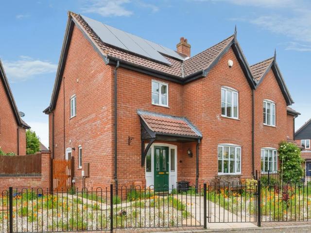 3 bedroom semi detached house for sale