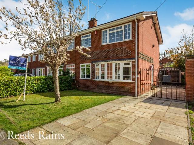 3 bedroom semi detached house for sale