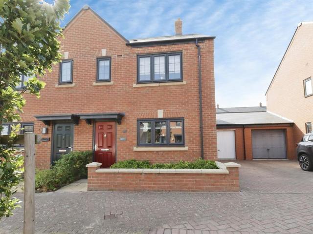 3 bedroom semi detached house for sale