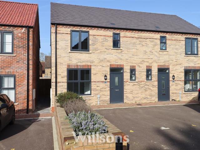 3 bedroom semi detached house for sale