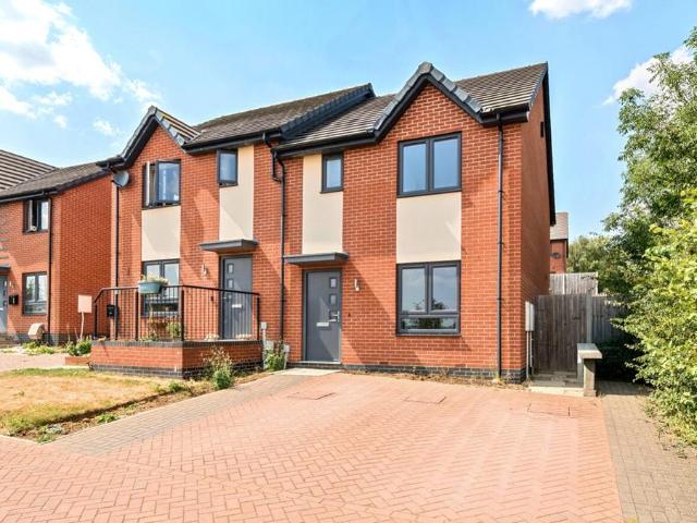 3 bedroom semi detached house for sale