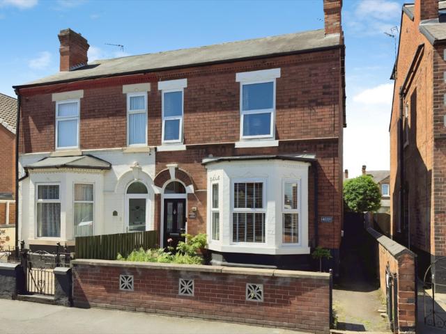 3 bedroom semi detached house for sale