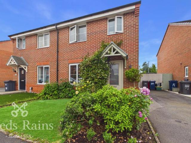 3 bedroom semi detached house for sale