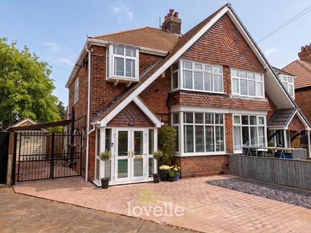 3 bedroom semi detached house for sale