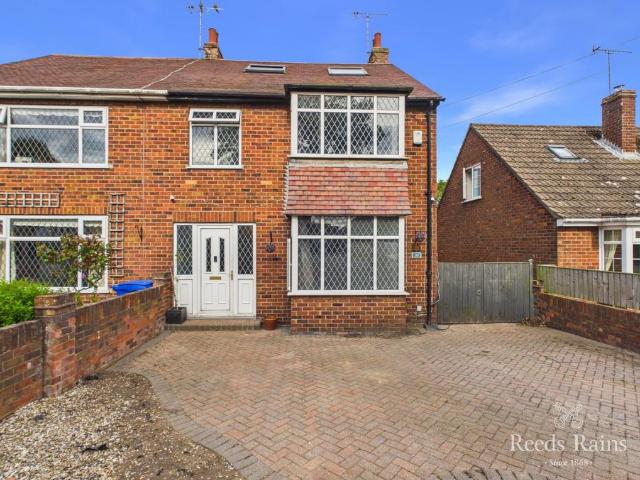 3 bedroom semi detached house for sale