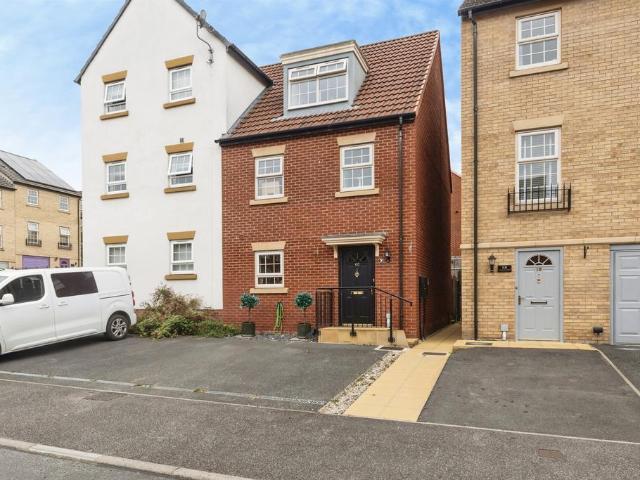 3 bedroom semi detached house for sale