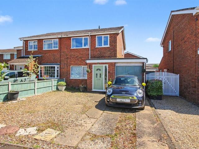 3 bedroom semi detached house for sale