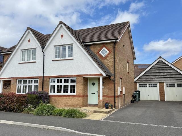 3 bedroom semi detached house for sale
