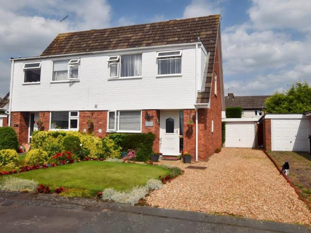 3 bedroom semi detached house for sale