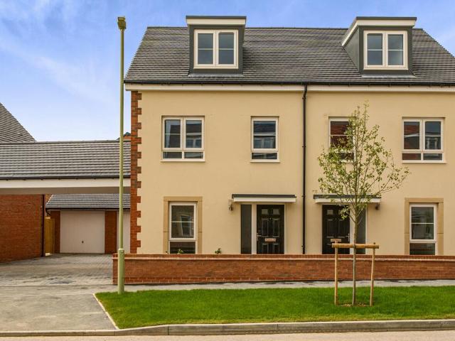 3 bedroom semi detached house for sale