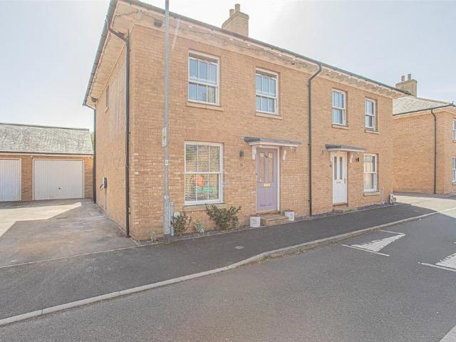 3 bedroom semi detached house for sale