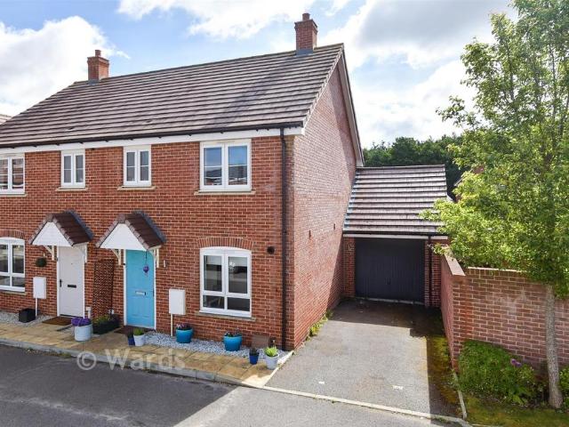 3 bedroom semi detached house for sale