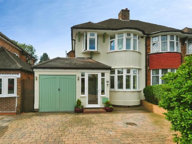 3 bedroom semi detached house for sale