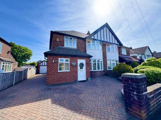 3 bedroom semi detached house for sale