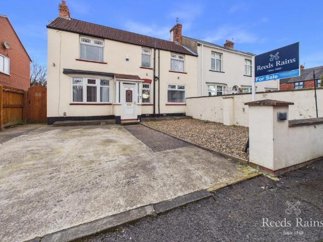 3 bedroom semi detached house for sale