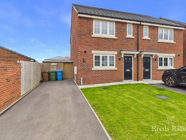 3 bedroom semi detached house for sale