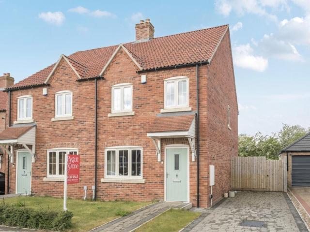 3 bedroom semi detached house for sale