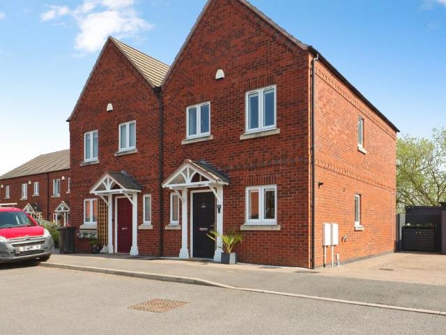 3 bedroom semi detached house for sale