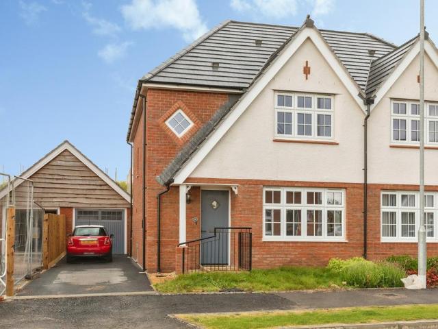 3 bedroom semi detached house for sale
