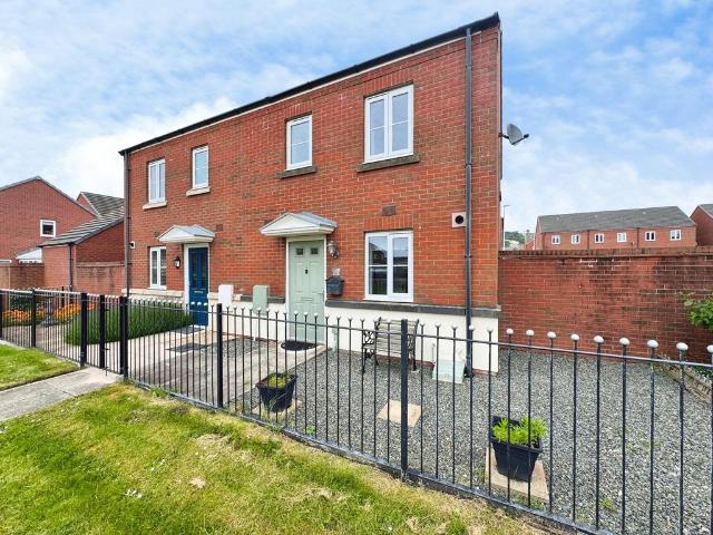 3 bedroom semi detached house for sale