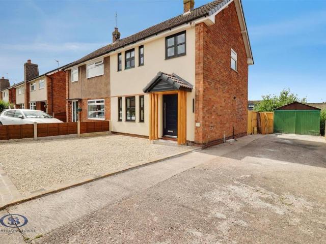 3 bedroom semi detached house for sale