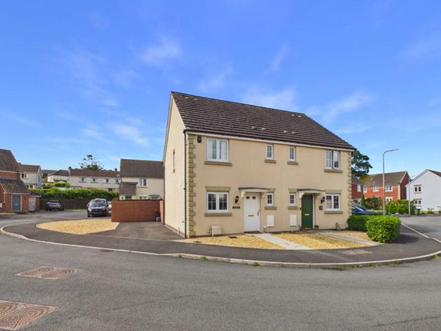 3 bedroom semi detached house for sale