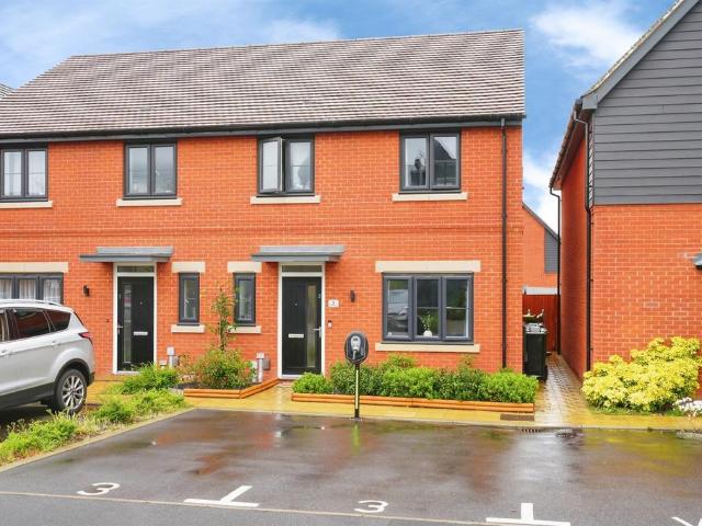 3 bedroom semi detached house for sale