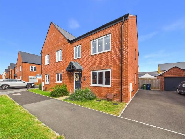 3 bedroom semi detached house for sale