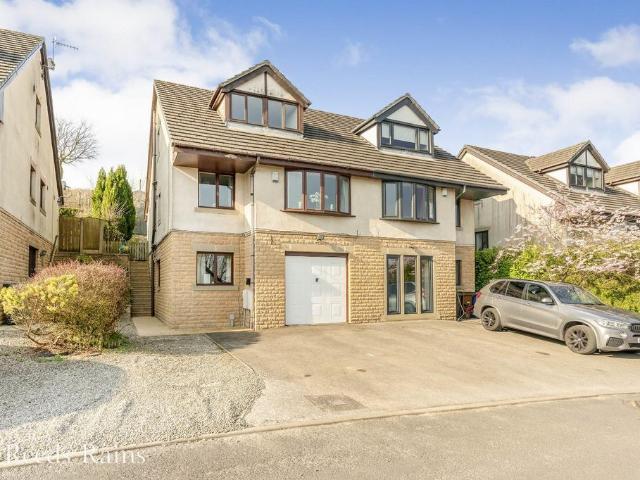 5 bedroom semi detached house for sale