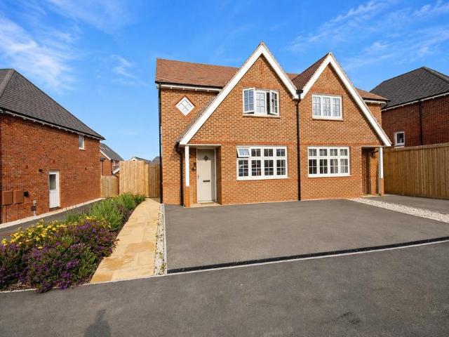 3 bedroom semi detached house for sale