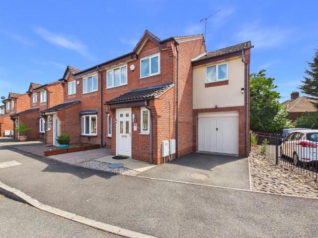 3 bedroom semi detached house for sale