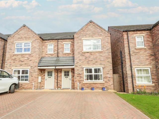 3 bedroom semi detached house for sale