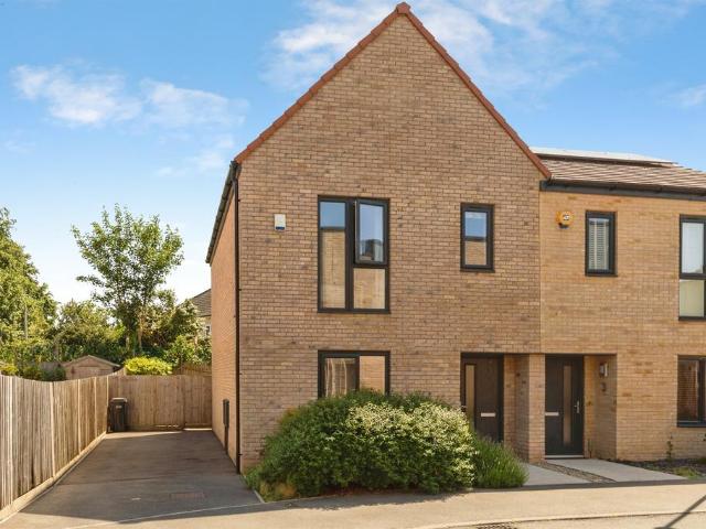 3 bedroom semi detached house for sale
