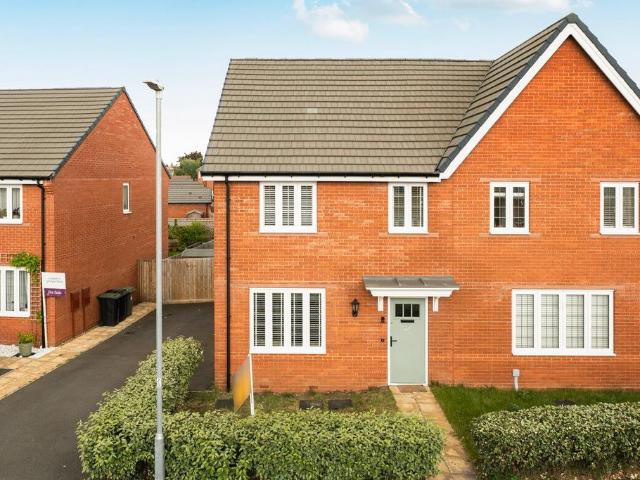 3 bedroom semi detached house for sale