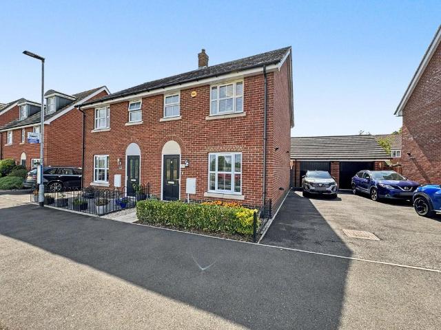 3 bedroom semi detached house for sale