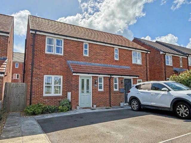 3 bedroom semi detached house for sale