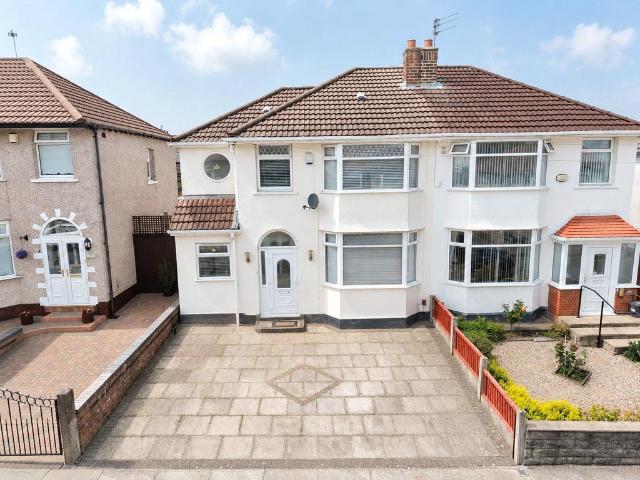3 bedroom semi detached house for sale