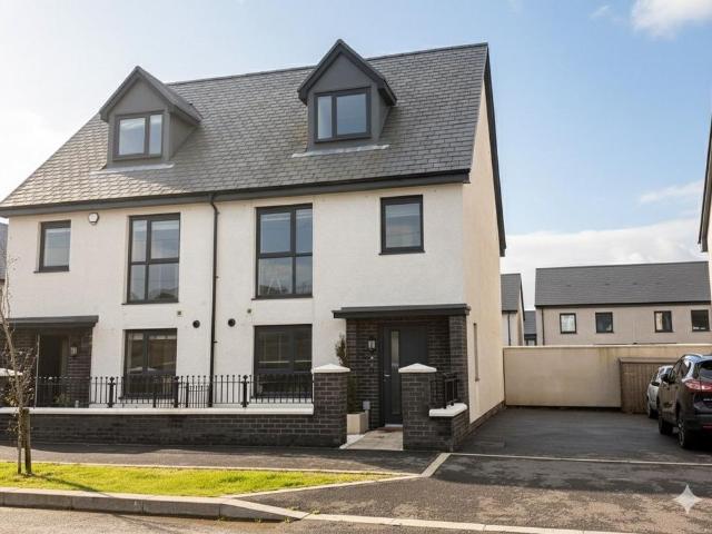 3 bedroom semi detached house for sale