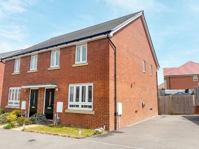3 bedroom semi detached house for sale