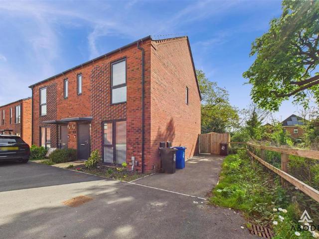 3 bedroom semi detached house for sale
