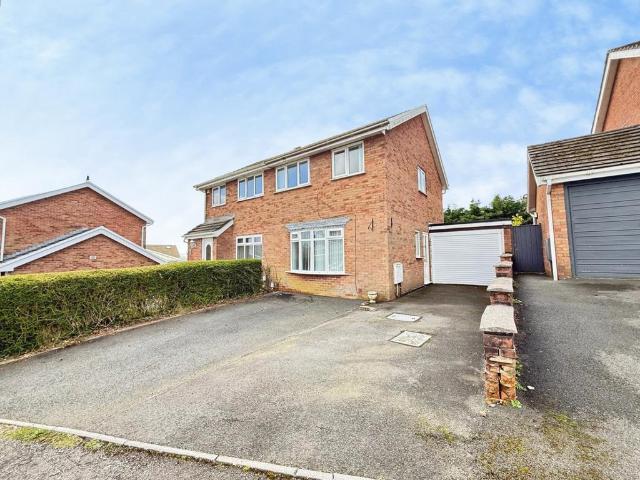 3 bedroom semi detached house for sale
