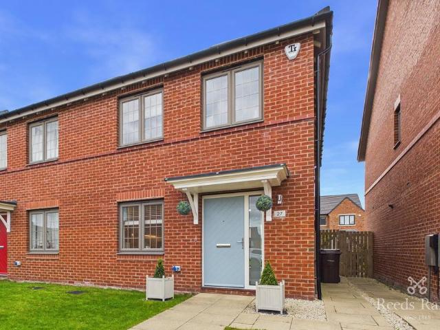 3 bedroom semi detached house for sale