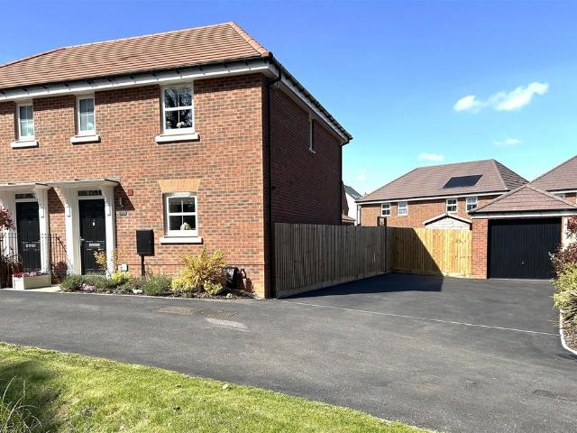 3 bedroom semi detached house for sale
