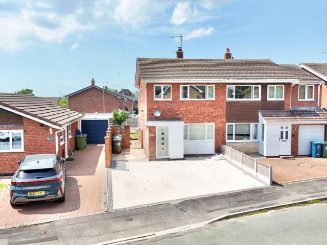 3 bedroom semi detached house for sale