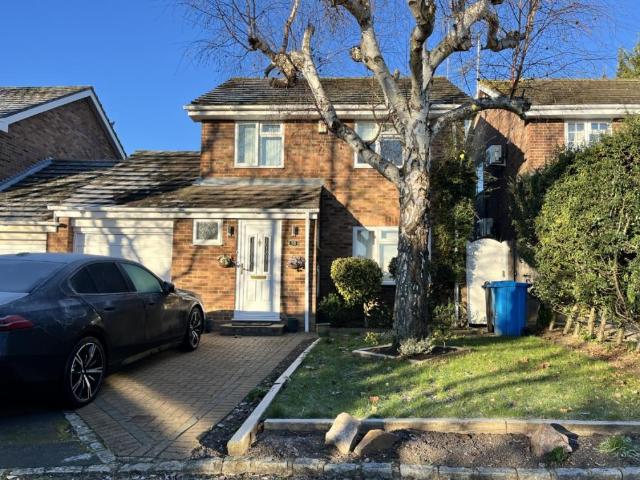 3 bedroom link detached house for sale